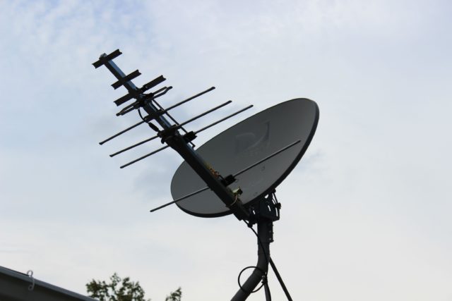 How to Turn an Old Satellite Dish Into a TV Antenna – 2024 Guide ...