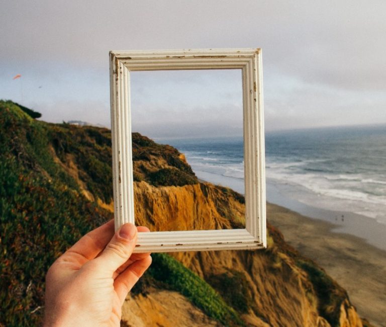 8 Tricks to Create a Fascinating Memory Walls - Atlanta Celebrity News